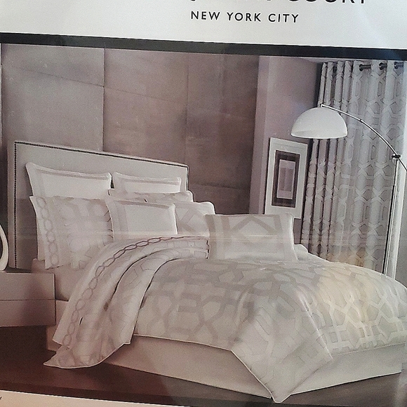 Five Queens Court | Bedding | Lux Queen Comforter Set | Poshmark